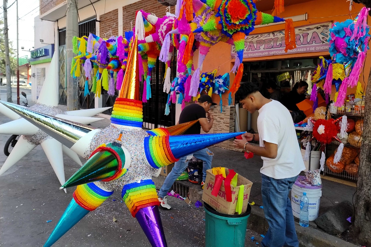 Piñatas Alcaraz, tradición familiar de más de 25 años - 23 de ...